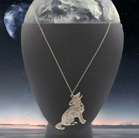 Unsigned | Jewelry | Euc Retro Stainless Steel Howling Wolf Pendant On ...